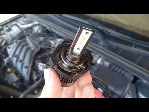 Comment remplacer l'ampoule de phare sur la Renault Megane 4 ? (Avec vidéo)