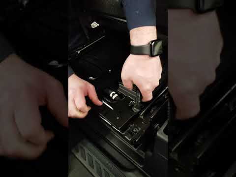 How to replace the battery of the 2020 Ford Transit (With video)