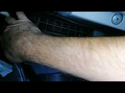 How to replace the cabin air filter of the Suzuki SX4 - Suzuki Sx4 (MK ...