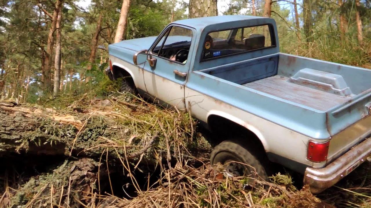 RC4WD Chevy Blazer - pickup conversion, crawling in the woods ...