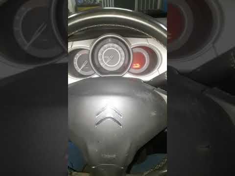 Cosa significa la spia arancione a forma di chiave inglese di una ...