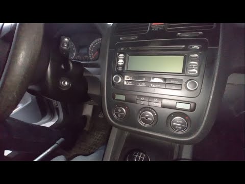 How to disassemble the car radio of the Volkswagen Golf - Volkswagen ...