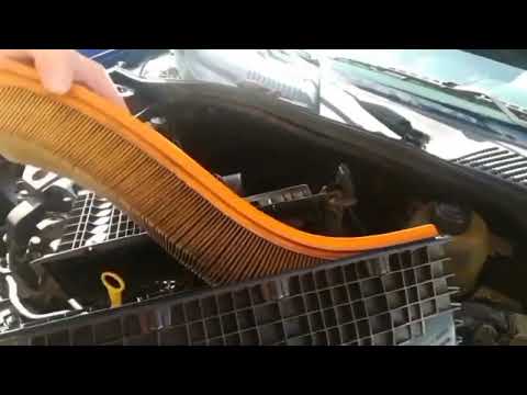 How to replace the air filter of a Renault Clio IV (with video)